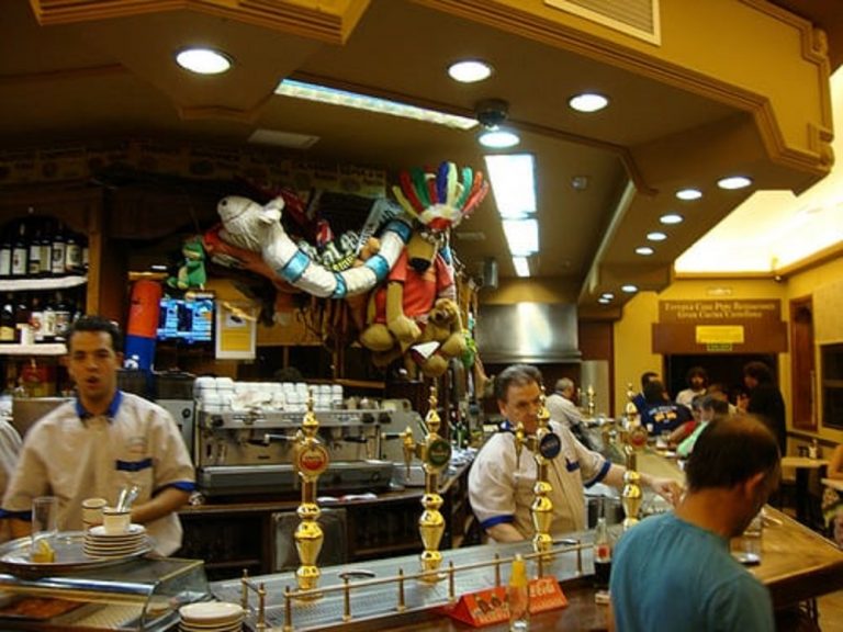 'Pepe, el guarro', el bar “cutre” de Madrid que es una verdadera joya