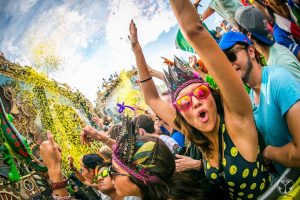 Qué es una rave dónde se realiza y por qué suelen ser ilegales