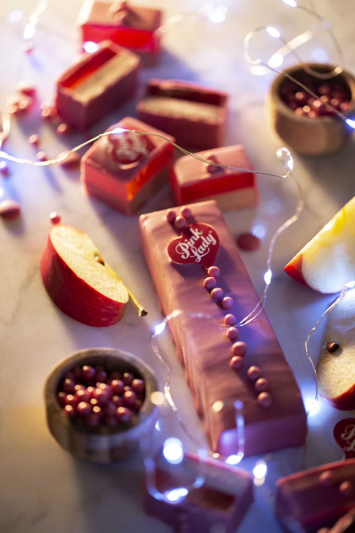 Llega el turrón rosa hecho con manzanas Pink Lady