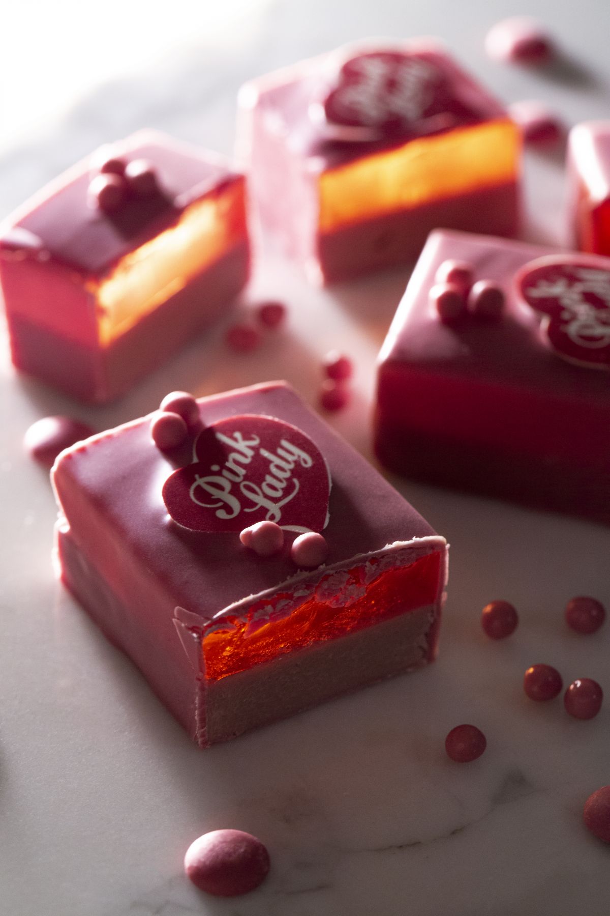 Llega el turrón rosa hecho con manzanas Pink Lady