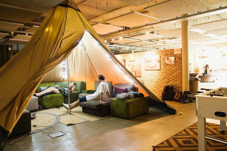 Qué es un hostel, características, preferencias y srvicios