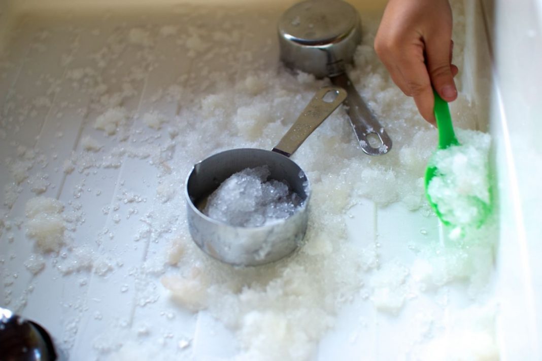 Cómo hacer nieve falsa para el belén de Navidad y qué materiales usar