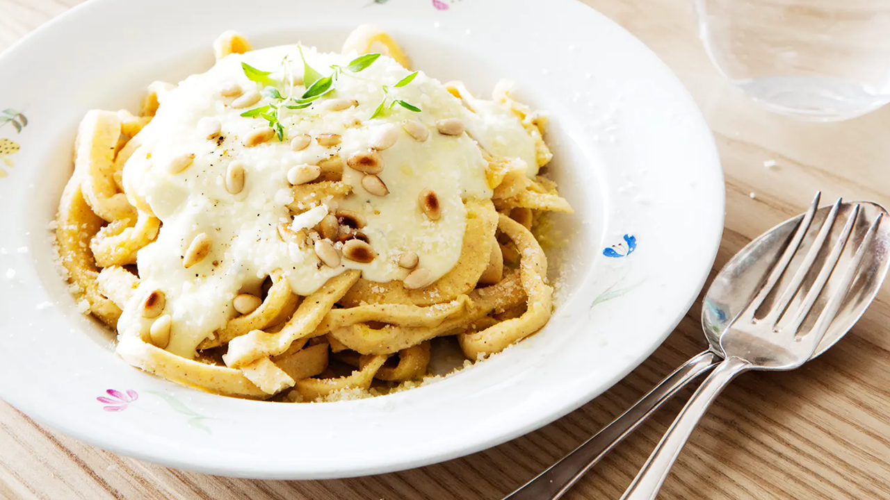 Cómo hacer una espectacular salsa de queso azul para aderezar tu pasta