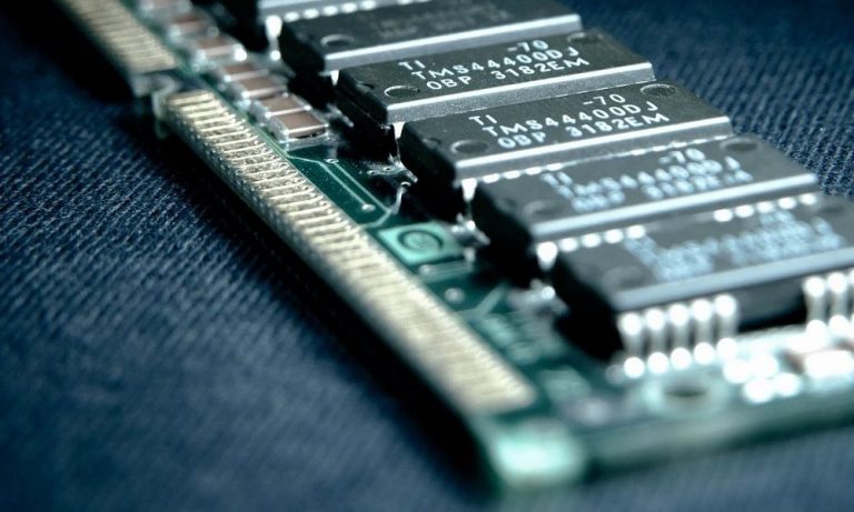 Qué es la memoria ROM