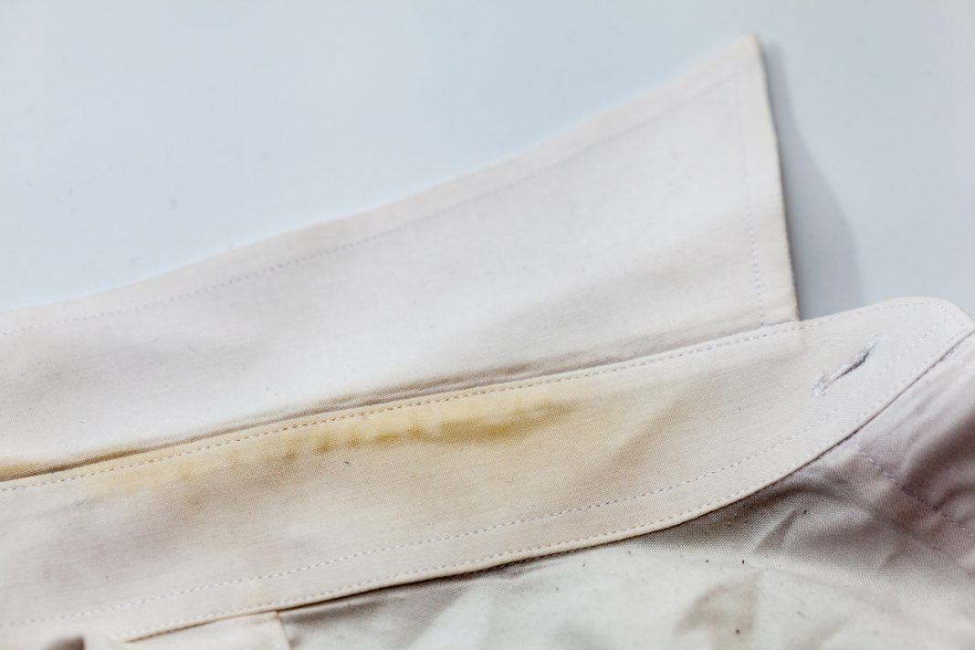 cómo quitar las manchas de lejía de la ropa - Nouhadri