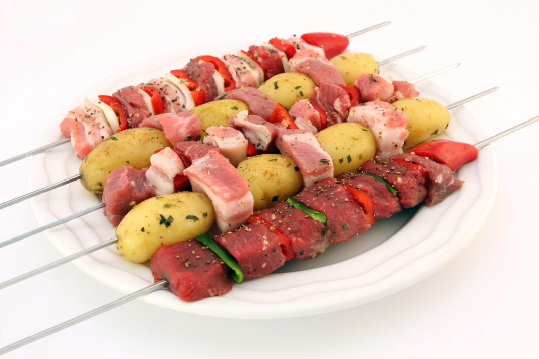 Brochetas de cordero: la mejor receta para disfrutar de la carne en ...