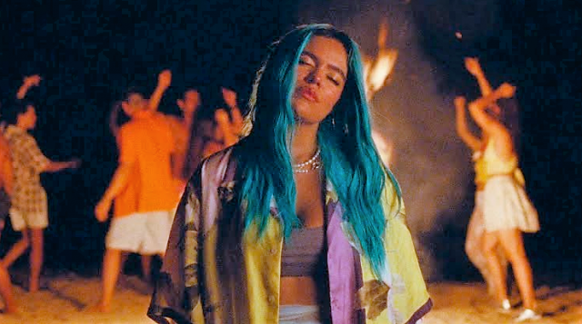 Karol G con '200 copas'