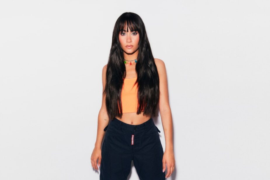 Aitana con Cali Y El Dandee en 'Coldplay'