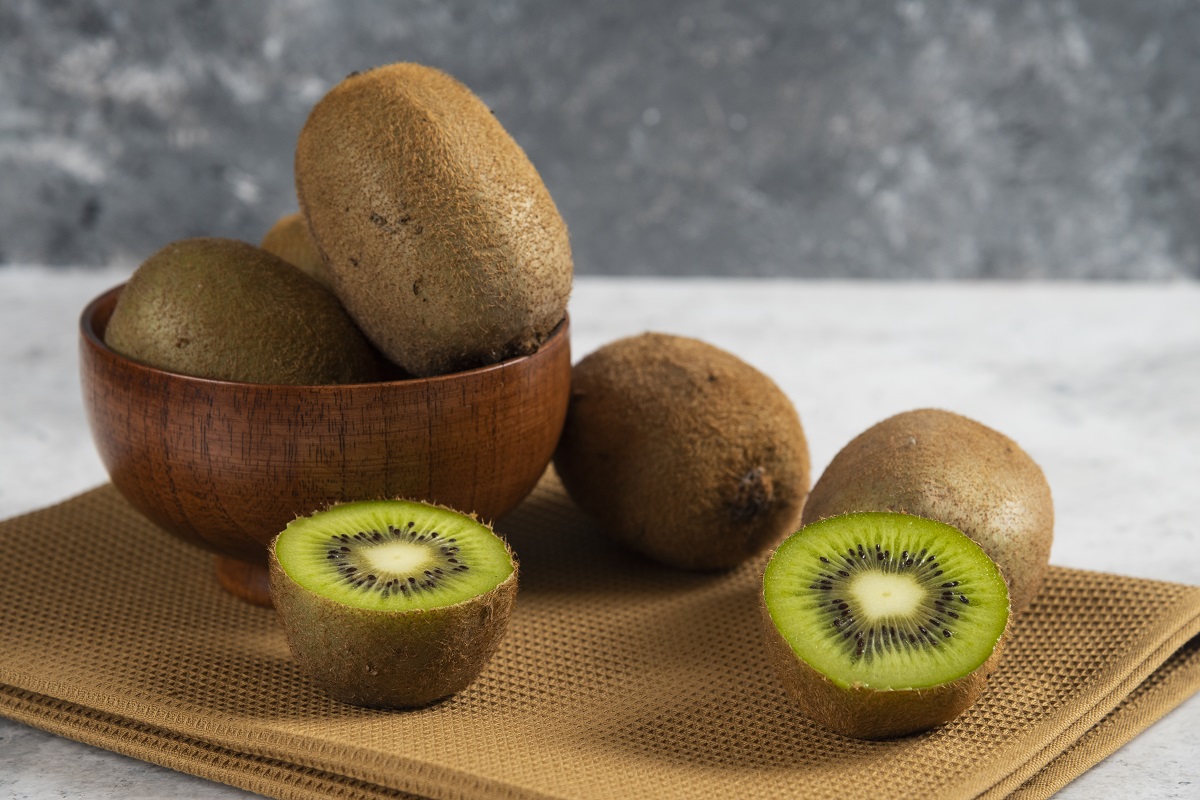 Cinco razones para tomar kiwi (con cáscara) a diario