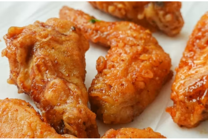 Alitas de pollo rebozadas: la receta que supera a las de KFC