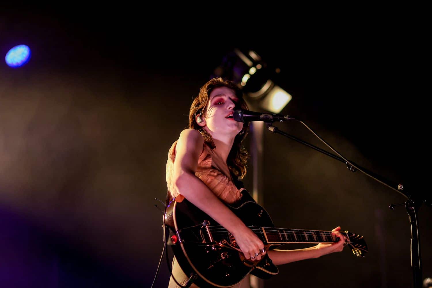 Birdy se transforma de icono indie a estrella pop en la Riviera