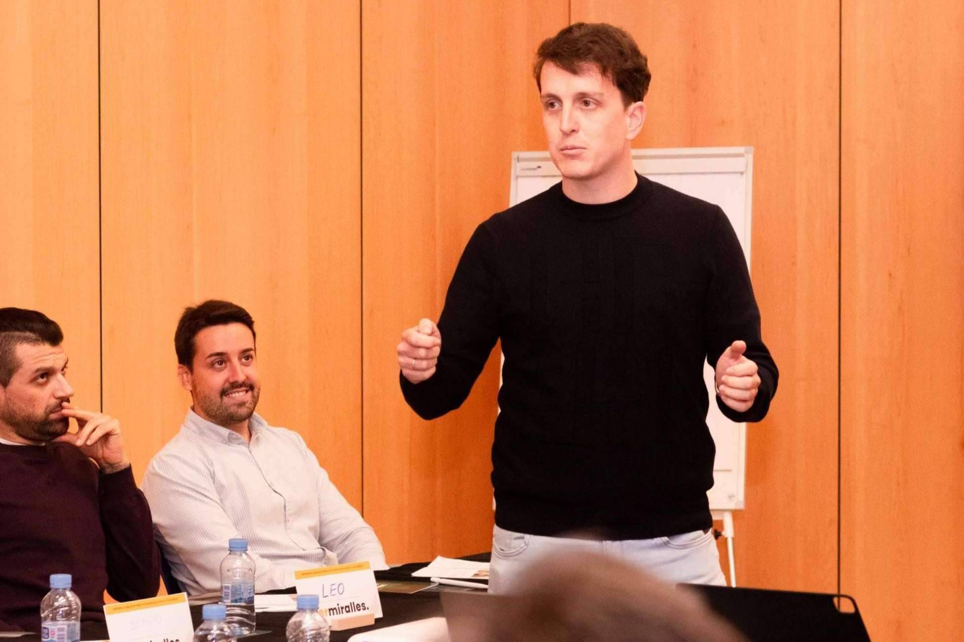 Los talleres presenciales en España para aprender oratoria de Fernando ...