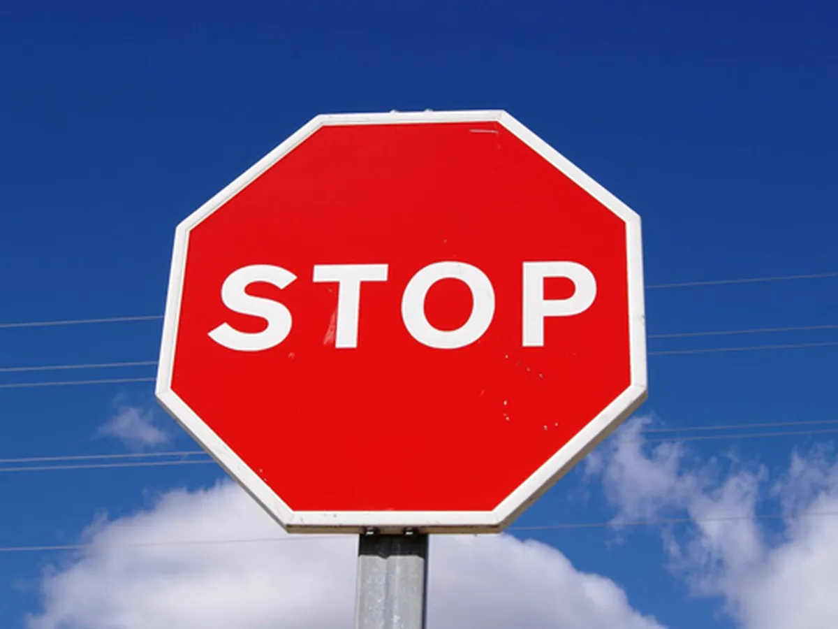 La DGT cambia las señales de Stop con sistemas de vigilancia