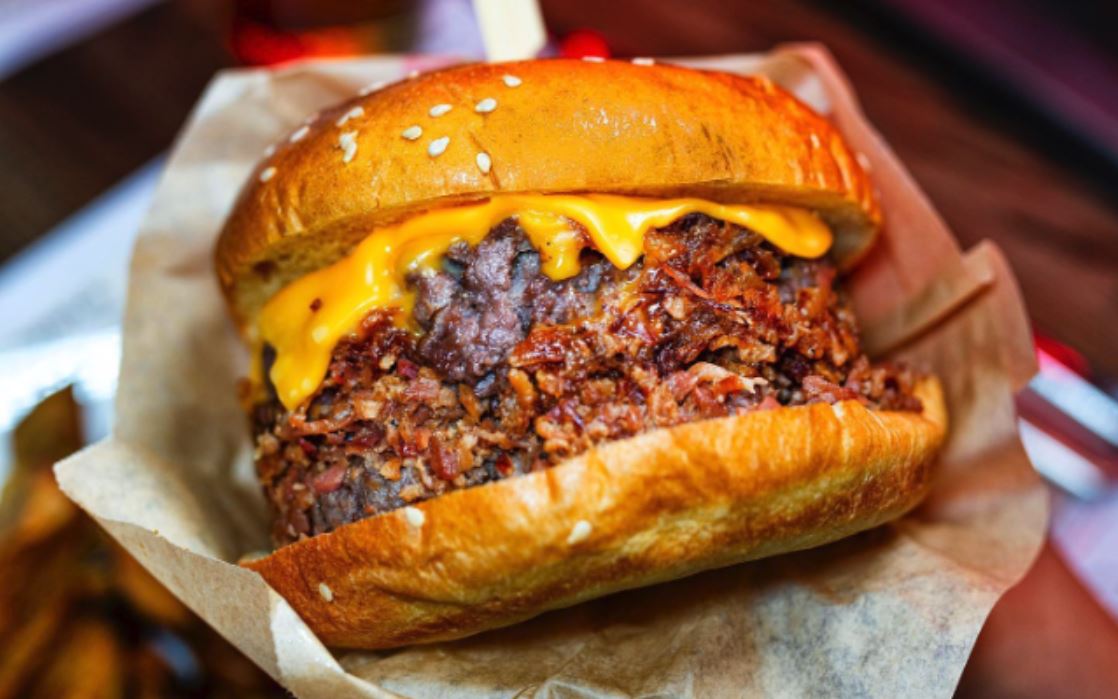 Preparar en casa una Kevin Bacon, la hamburguesa de Goiko