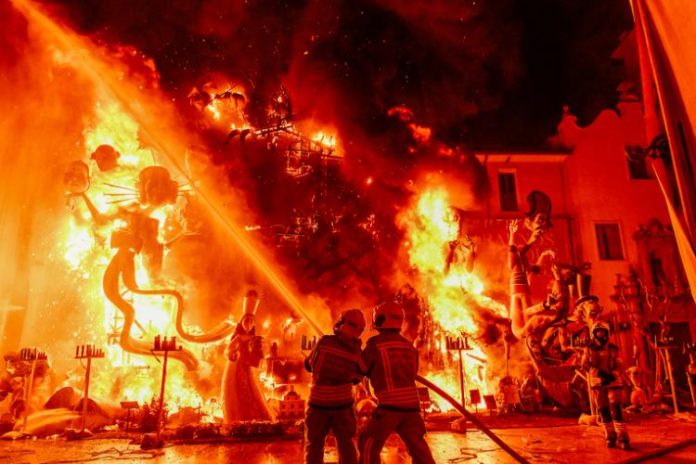 Hoy es la Cremà de las Fallas: una celebración única en Valencia