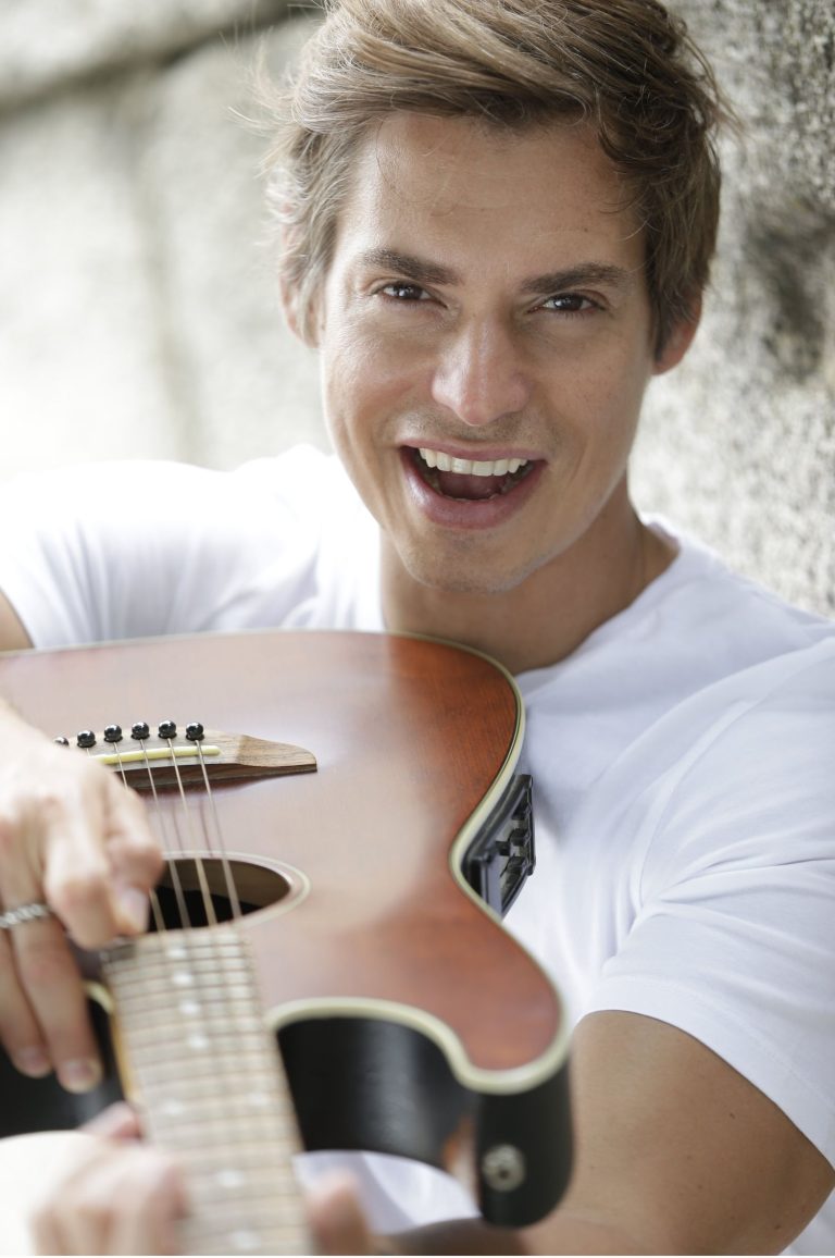 Carlos Baute, más joven que nunca en su 50 cumpleaños