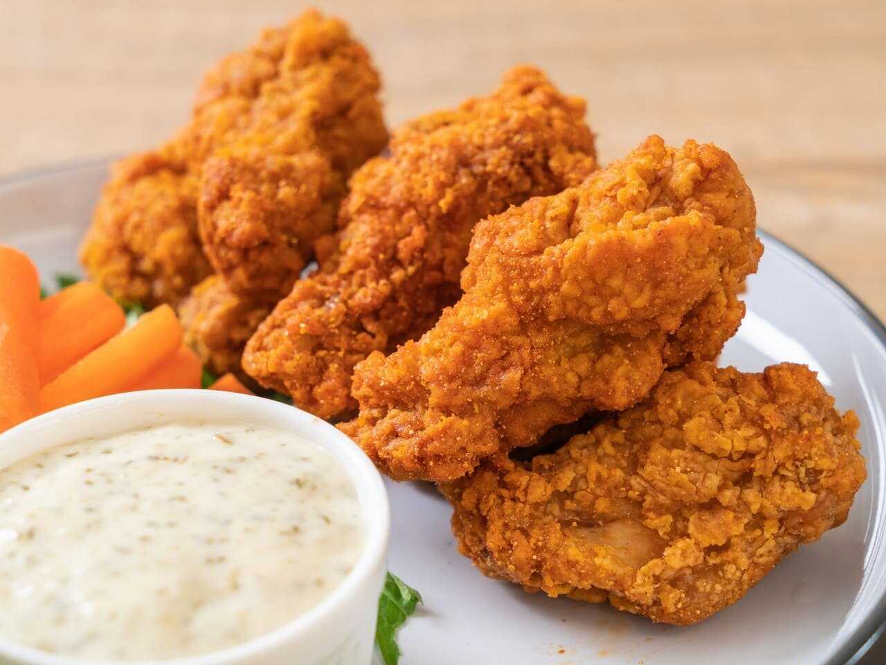 Alitas de pollo caseras al estilo KFC, crujientes y tiernas
