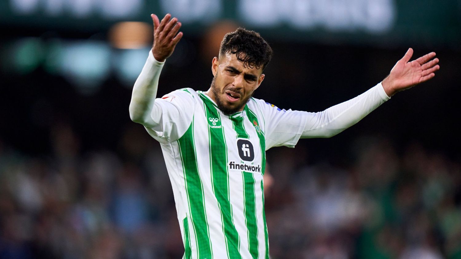 Chadi Riad estudia dejar el Betis: negociaciones secretas