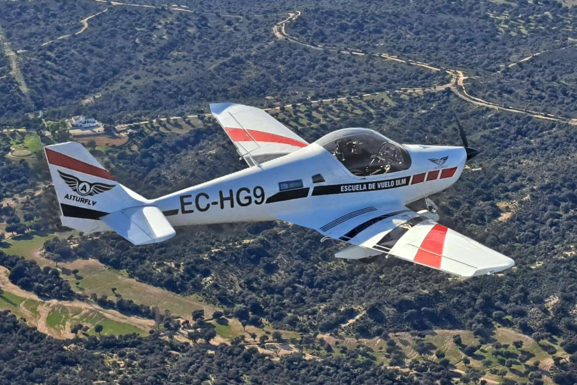 'Volando alto y bajo. Las aventuras de un piloto de avioneta en busca ...