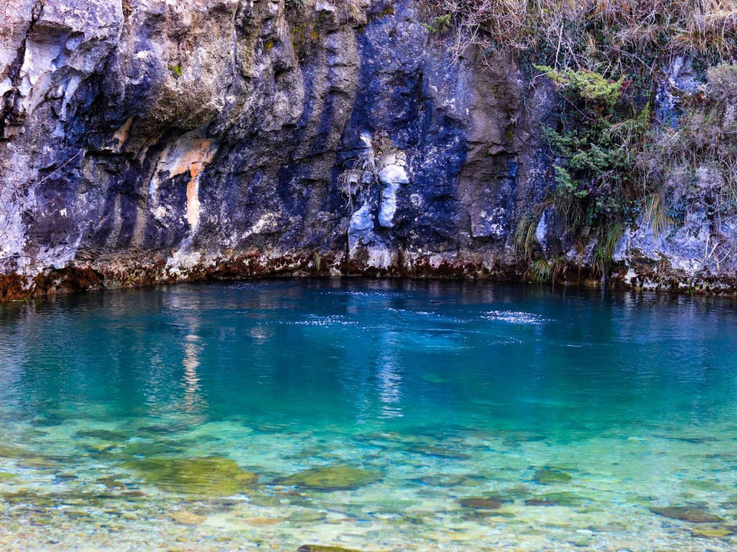Descubre el misterio del Pozo Azul en Burgos: ¡Una aventura submarina ...