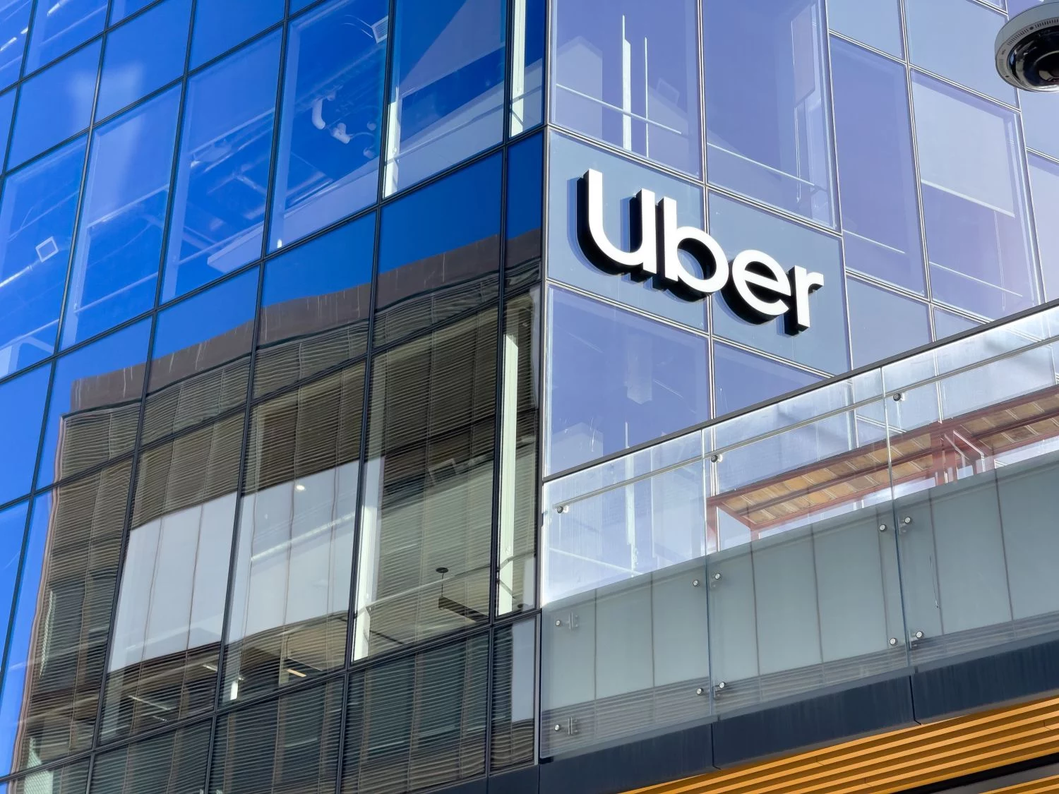 Uber cuenta con la tecnología china para electrificar su flota